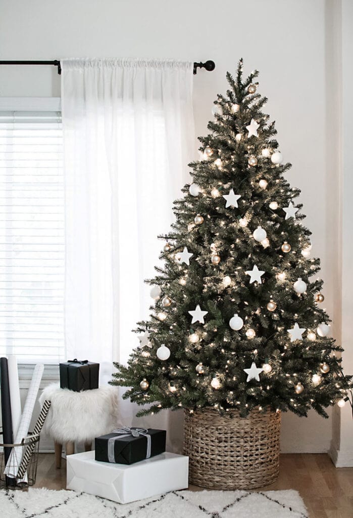 Classic Christmas Tree Decorations | A Blissful Nest