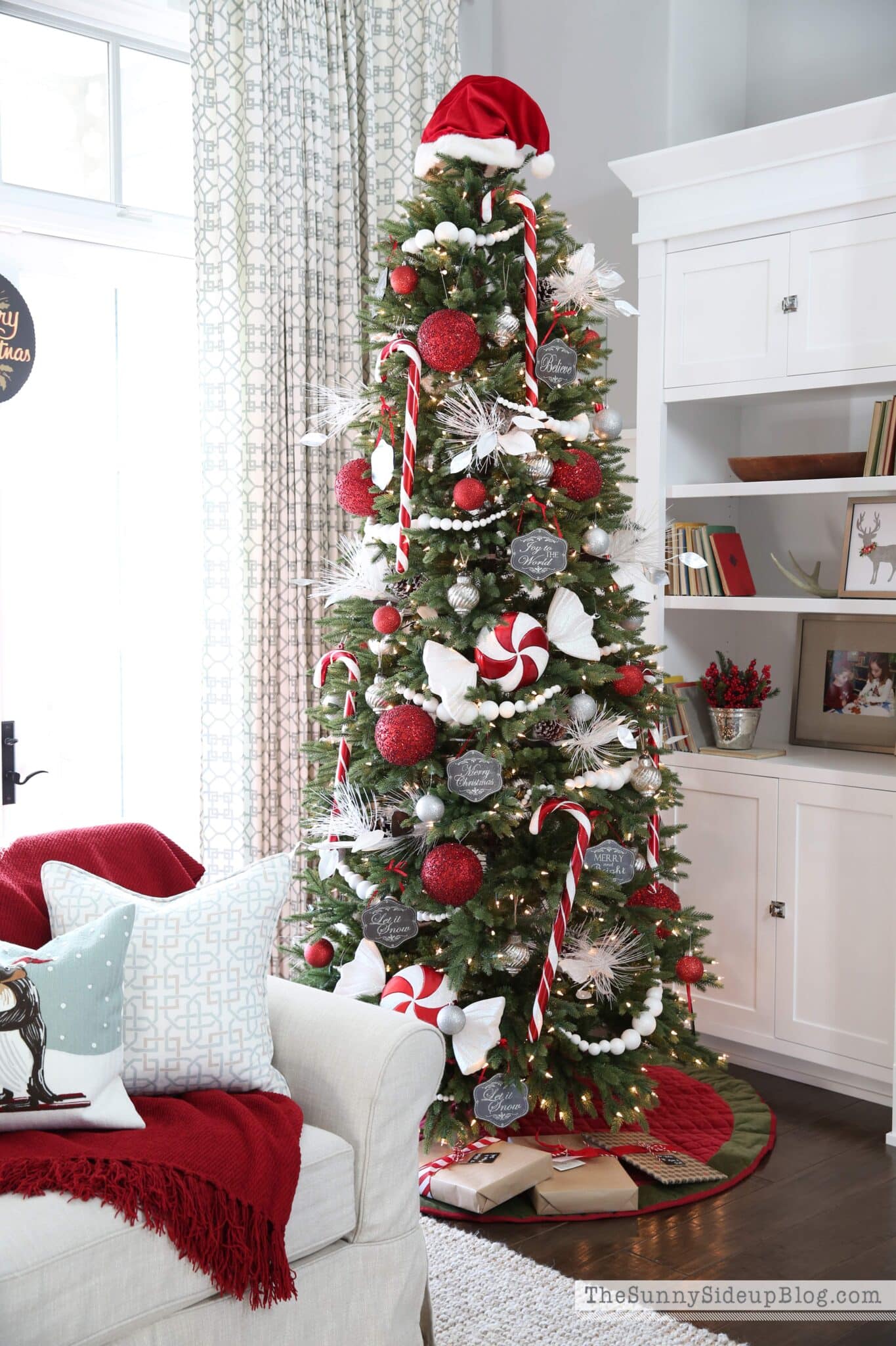 Classic Christmas Tree Decorations | A Blissful Nest