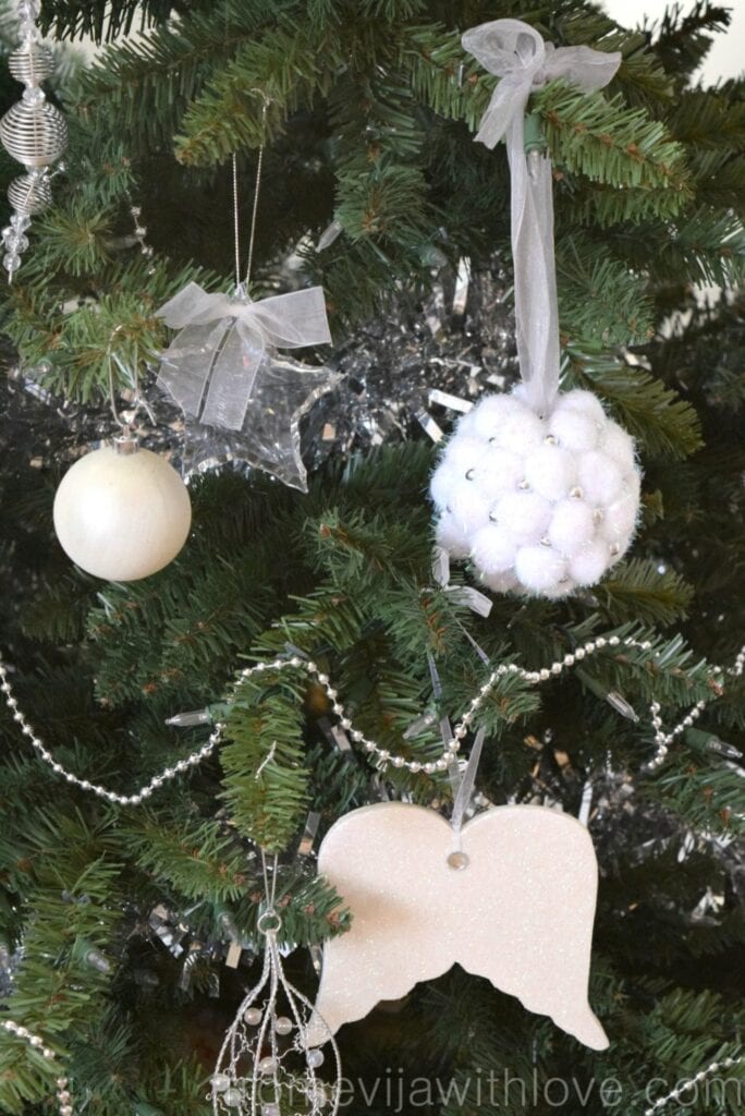 DIY Christmas Tree Decorating Ideas - A Blissful Nest