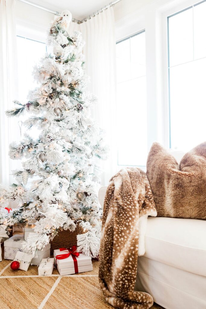 Easy Christmas Tree Decorating Ideas | A Blissful Nest