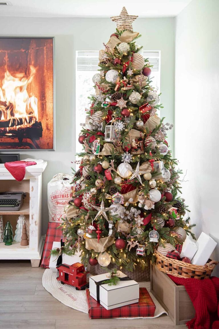 Traditional Christmas Tree Decorations | A Blissful Nest