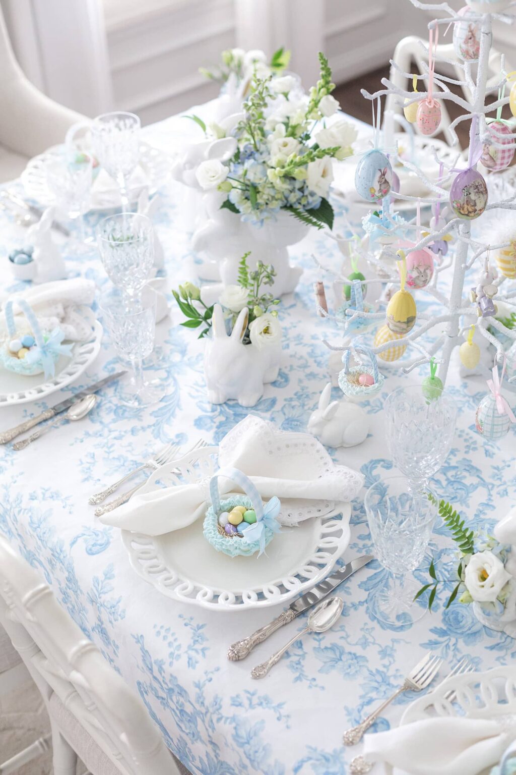 Easy Easter Tablescapes | A Blissful Nest